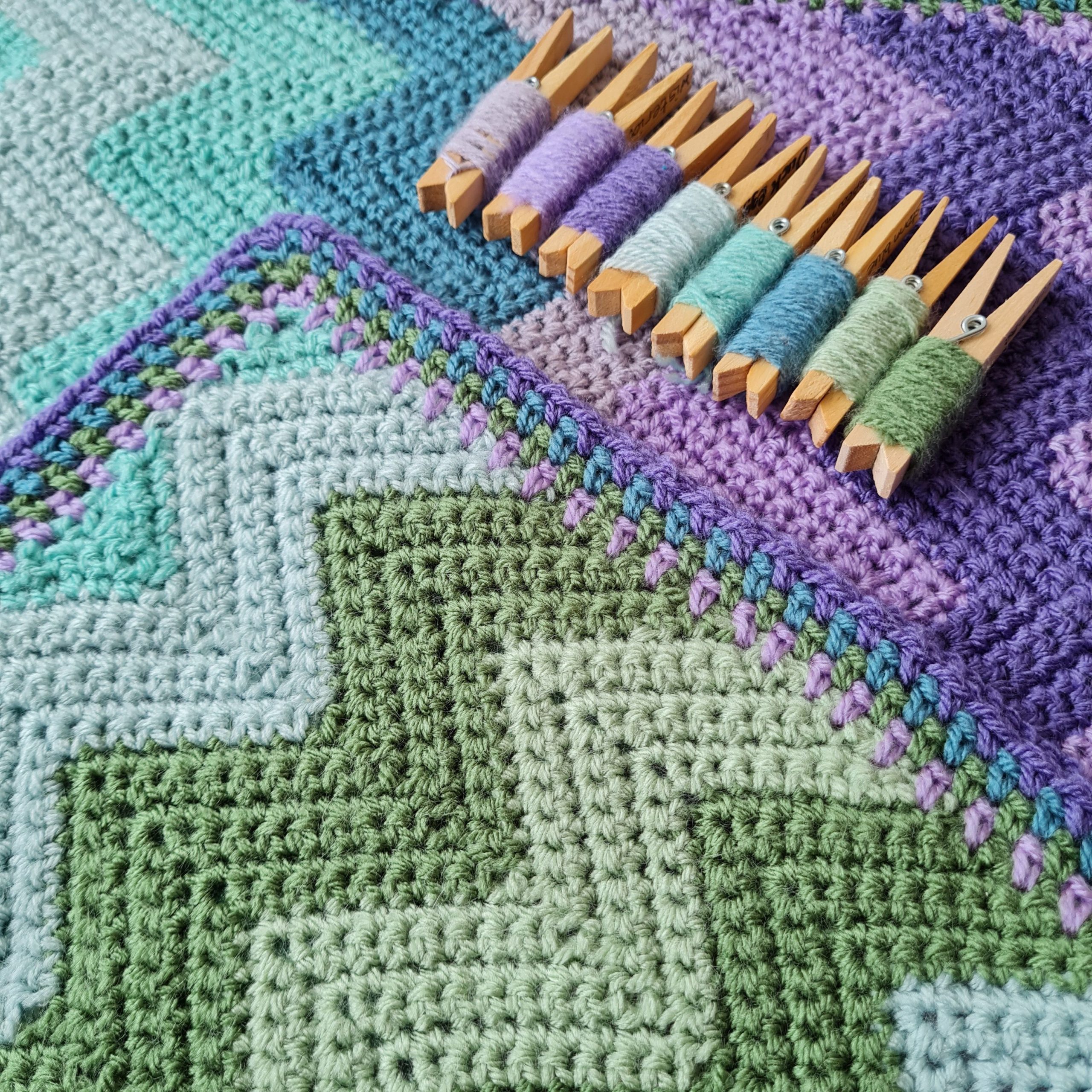 Easy crochet chevron blanket tutorial for beginners - Hooked, Stitched ...